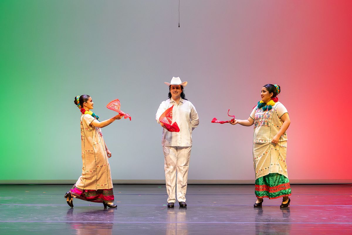 Theater & Dance | CAMERON THOMPSON